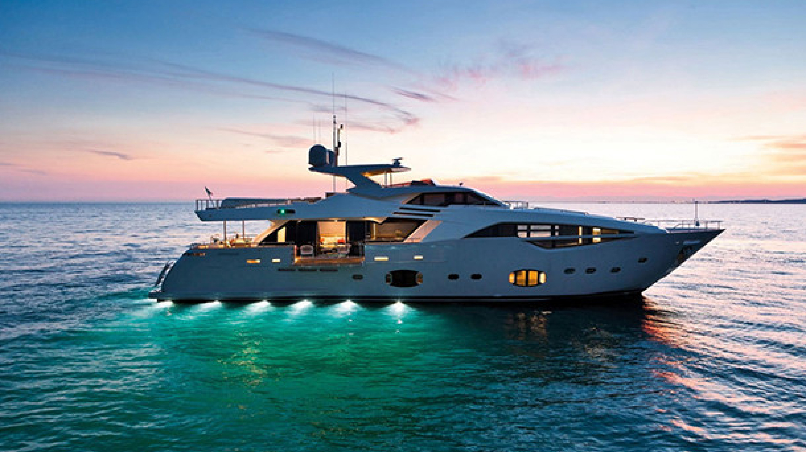 Ferretti Custom Line 100’ | Arclinea
